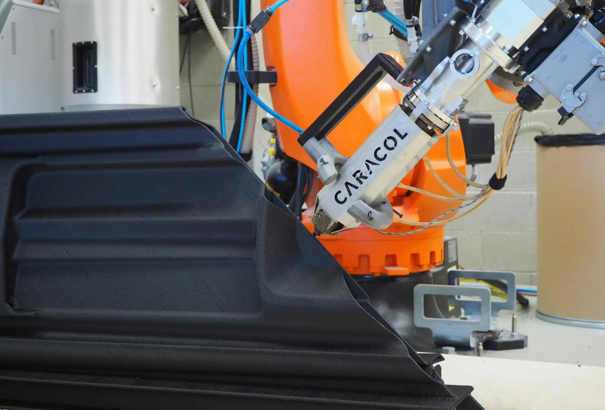 Caracol社のロボットアーム式大型樹脂3Dプリンター「Heron AM」のメリットとは | 事例も紹介-工作機械のカタログサイト【キカイカタログ】